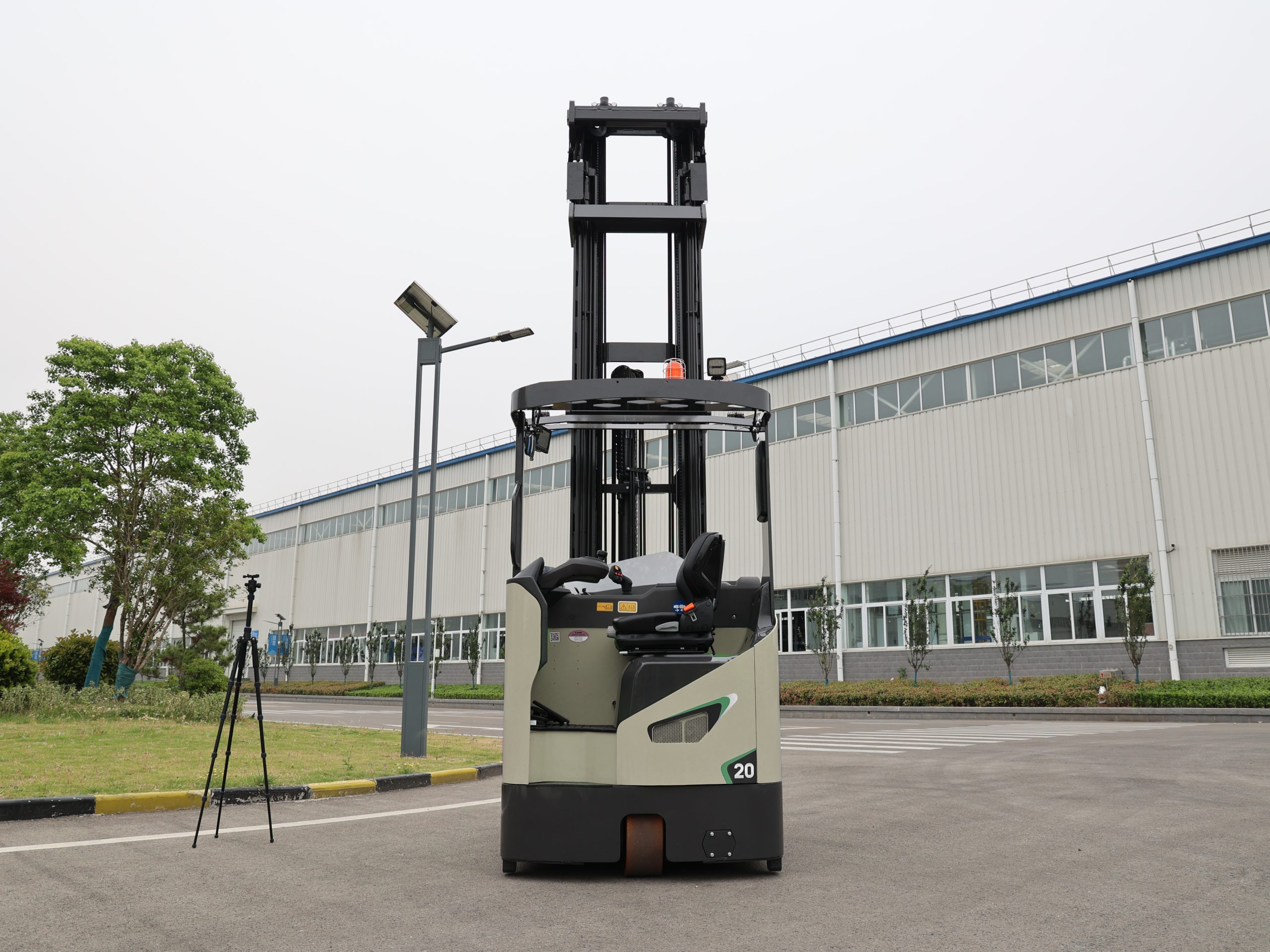 Too Many Reach Trucks? A Common Cold Storage Design Trap