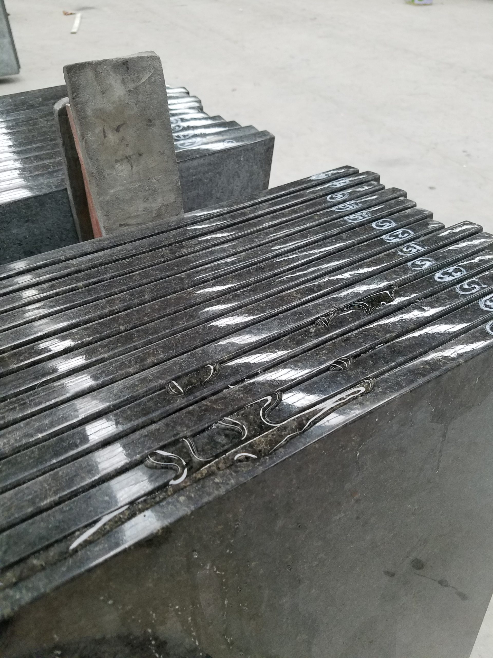 Black Pearl Granite:One of the hot materials for tombstones in 2025