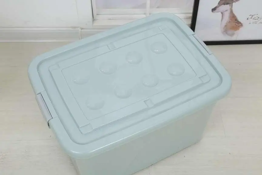 What Kind Of Garbage Does A Broken Plastic Storage Box Belong To ...